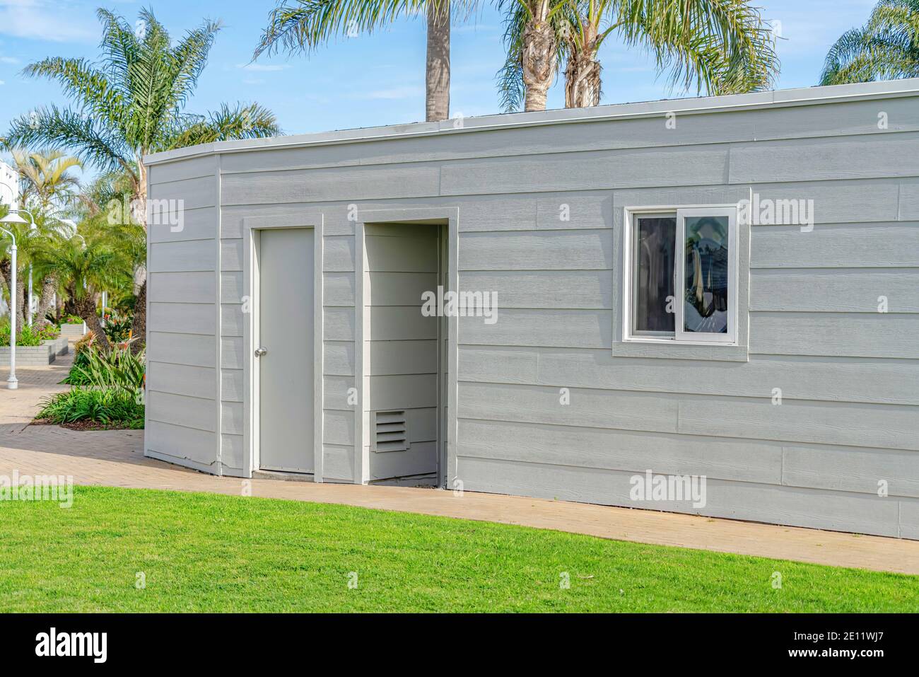 Single storey building hi-res stock photography and images - Alamy