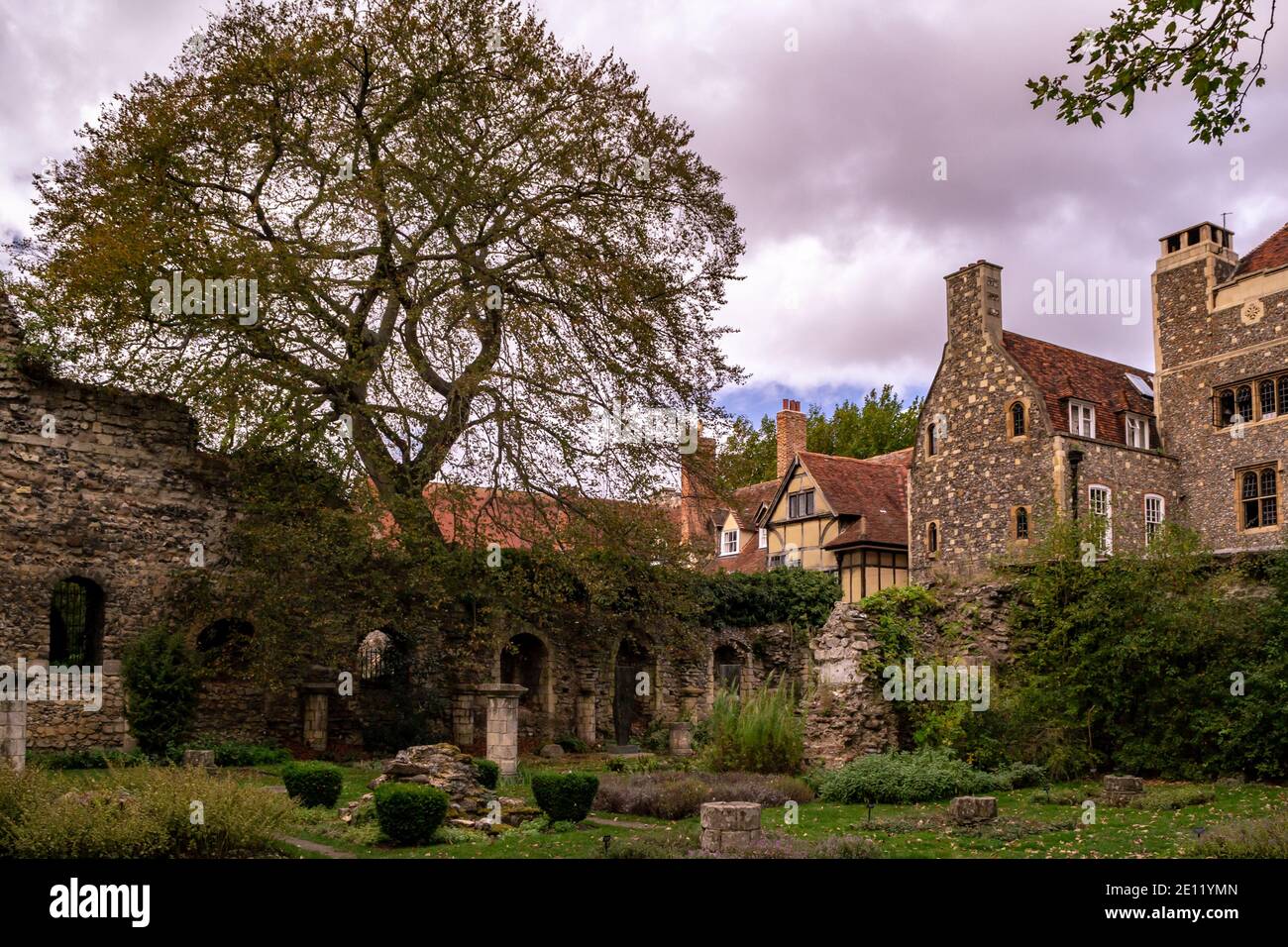 Medieval herb garden hi-res stock photography and images - Alamy