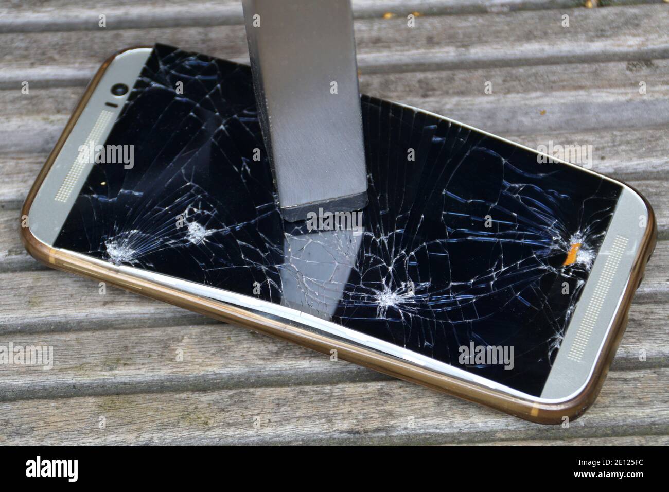 Smartphone With Broken Glass Stock Photo - Alamy