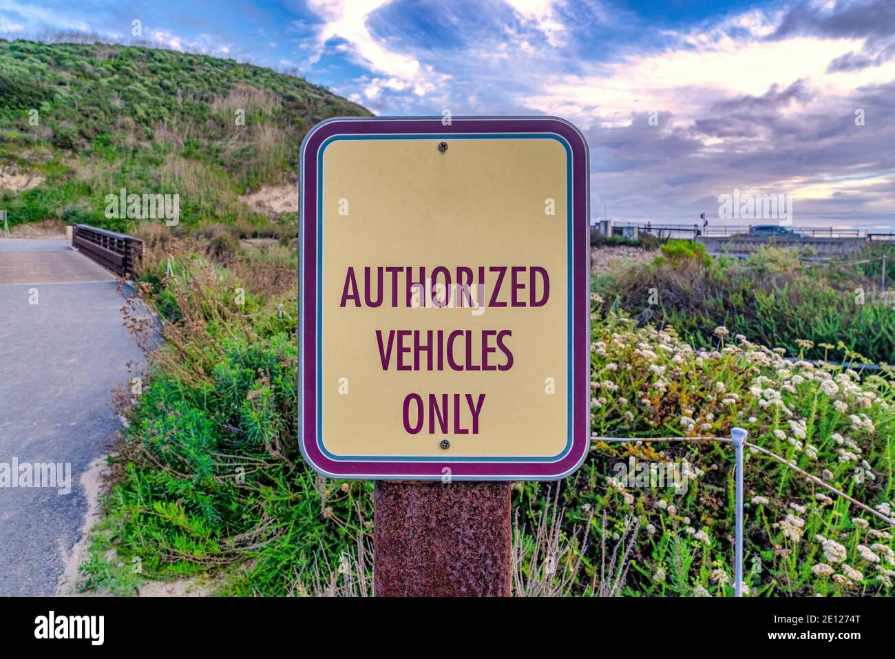 Authorized vehicles only sign hi-res stock photography and images - Alamy