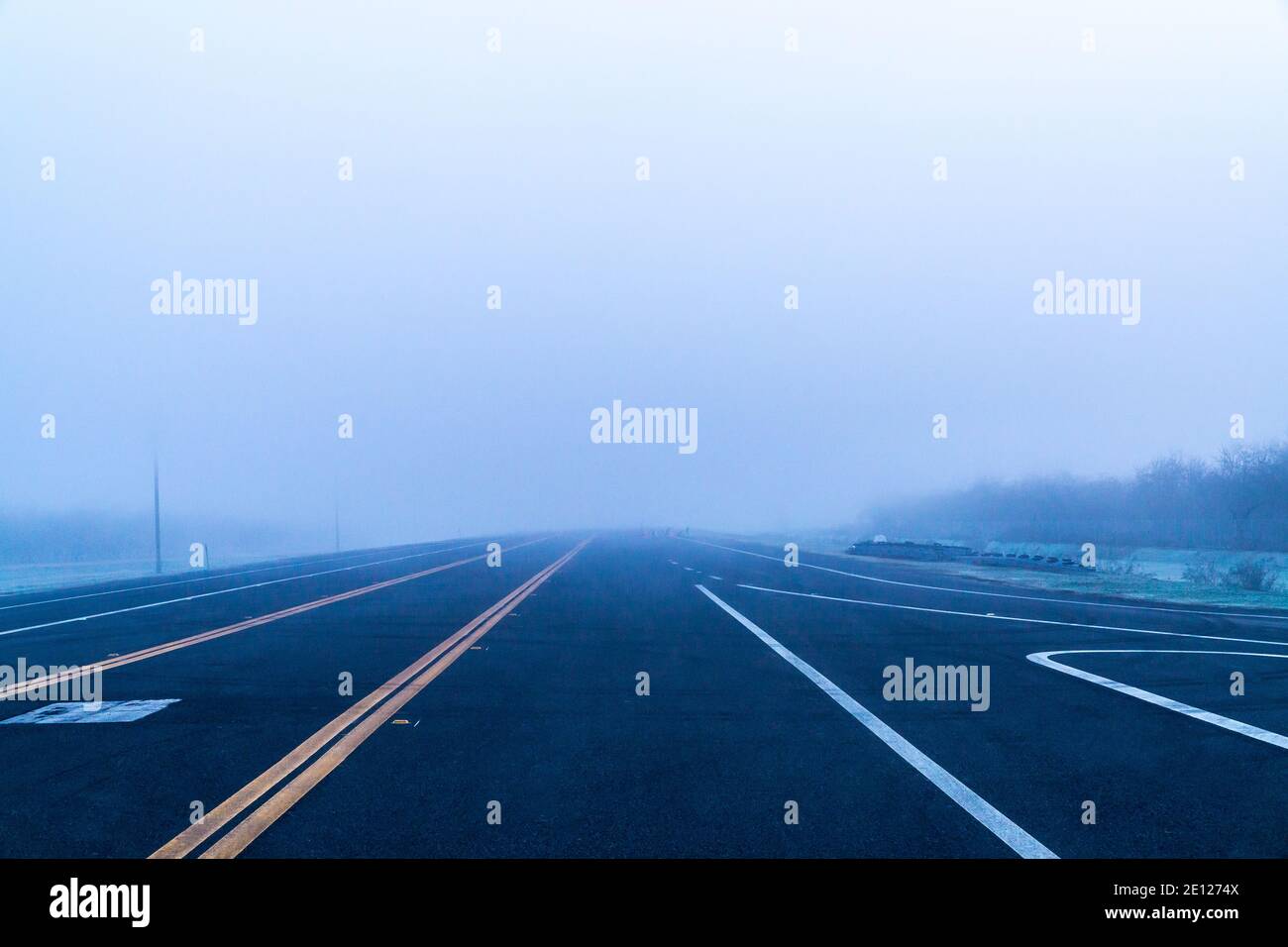 Central valley california road fog hi-res stock photography and images ...