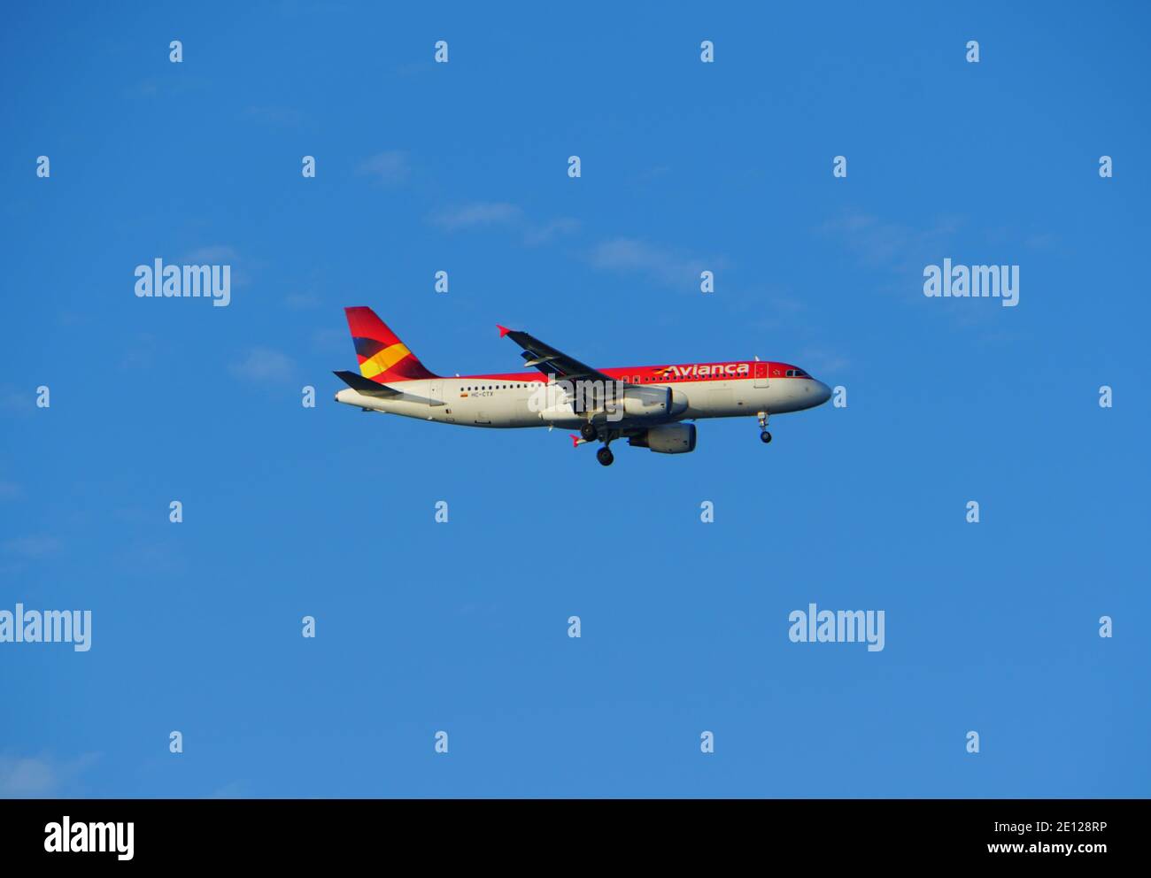 Avianca airlines aircraft hi-res stock photography and images - Alamy