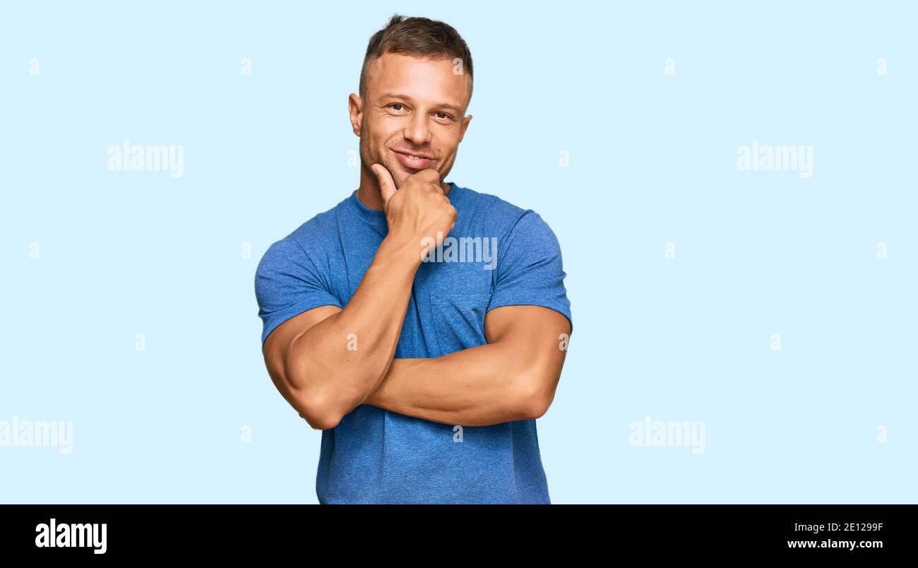 Handsome muscle man wearing casual clothes looking confident at the ...