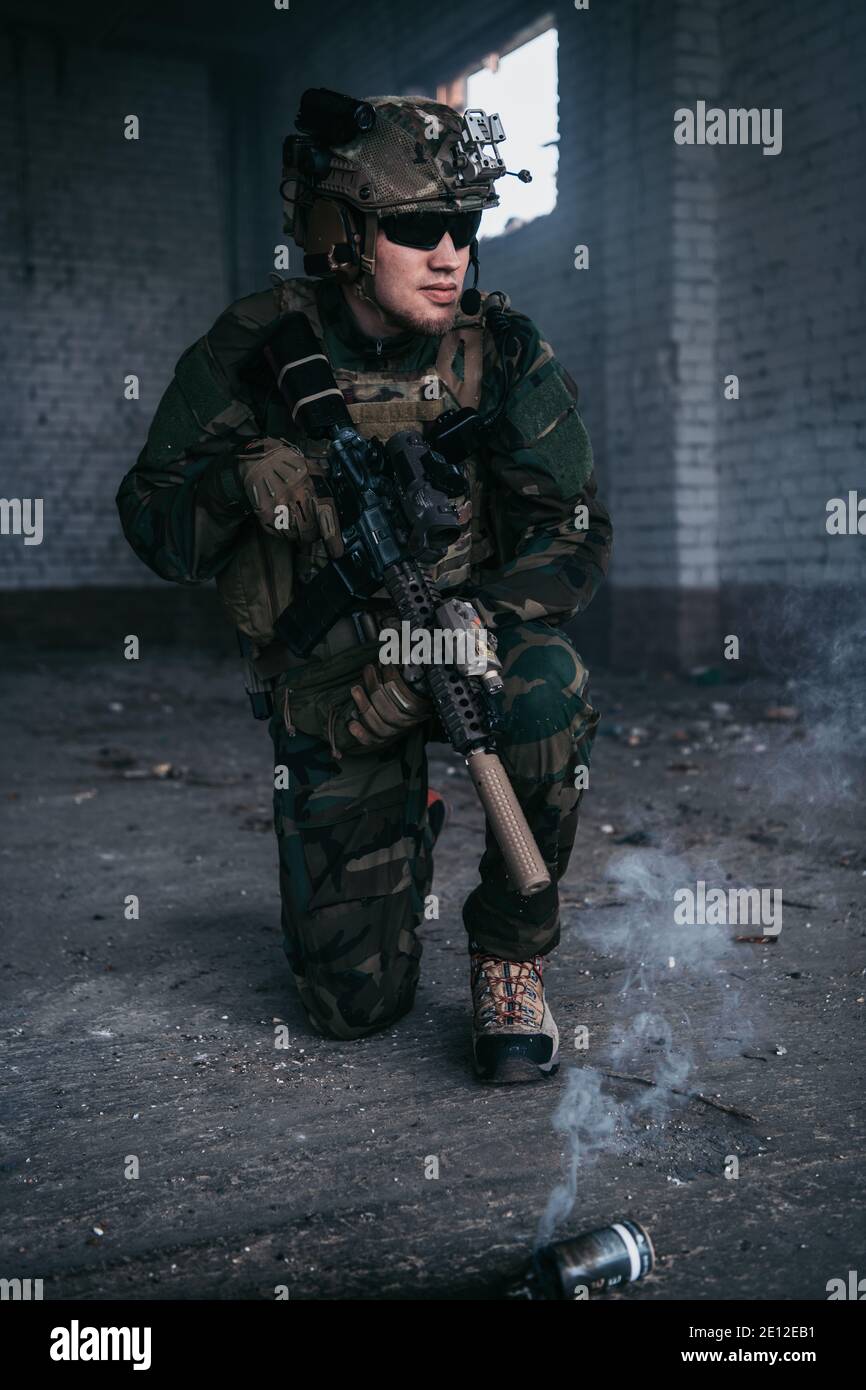 Military man running hi-res stock photography and images - Alamy