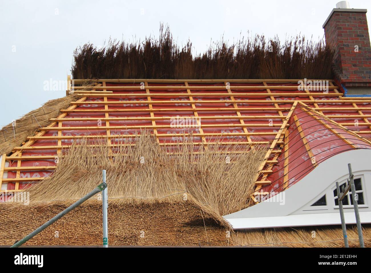 Tradition thatch roof renovation hi-res stock photography and images ...