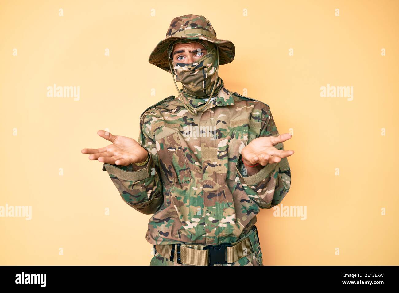 Military person confused hi-res stock photography and images - Alamy