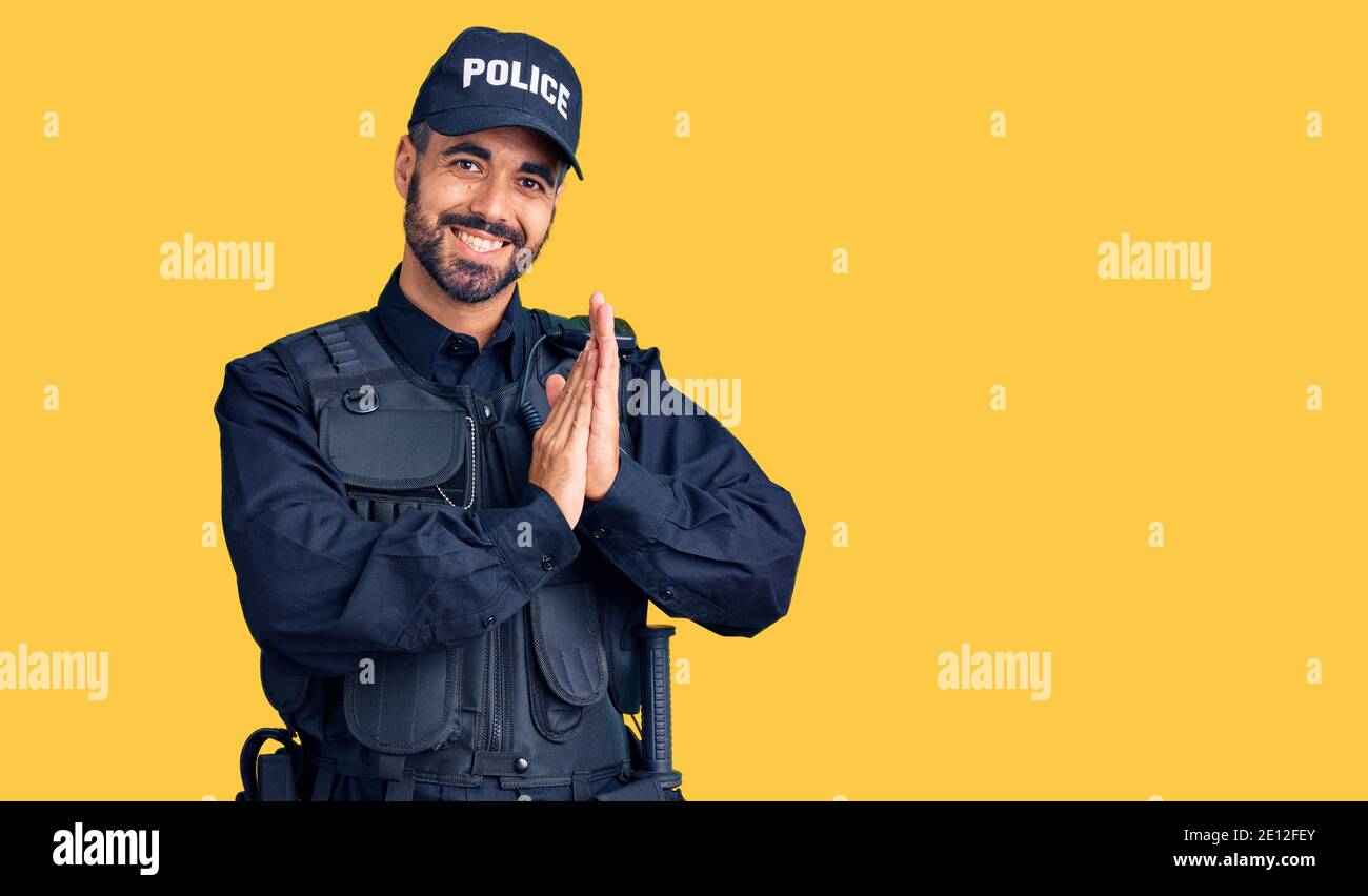 Uniform clapping smiling hi-res stock photography and images - Alamy