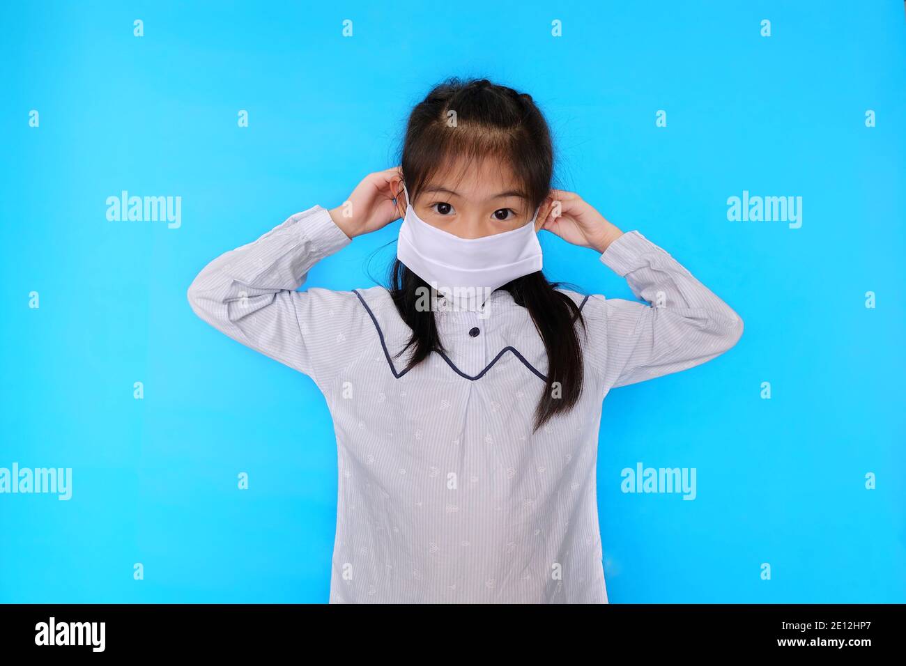 Kid wear mask hi-res stock photography and images - Alamy