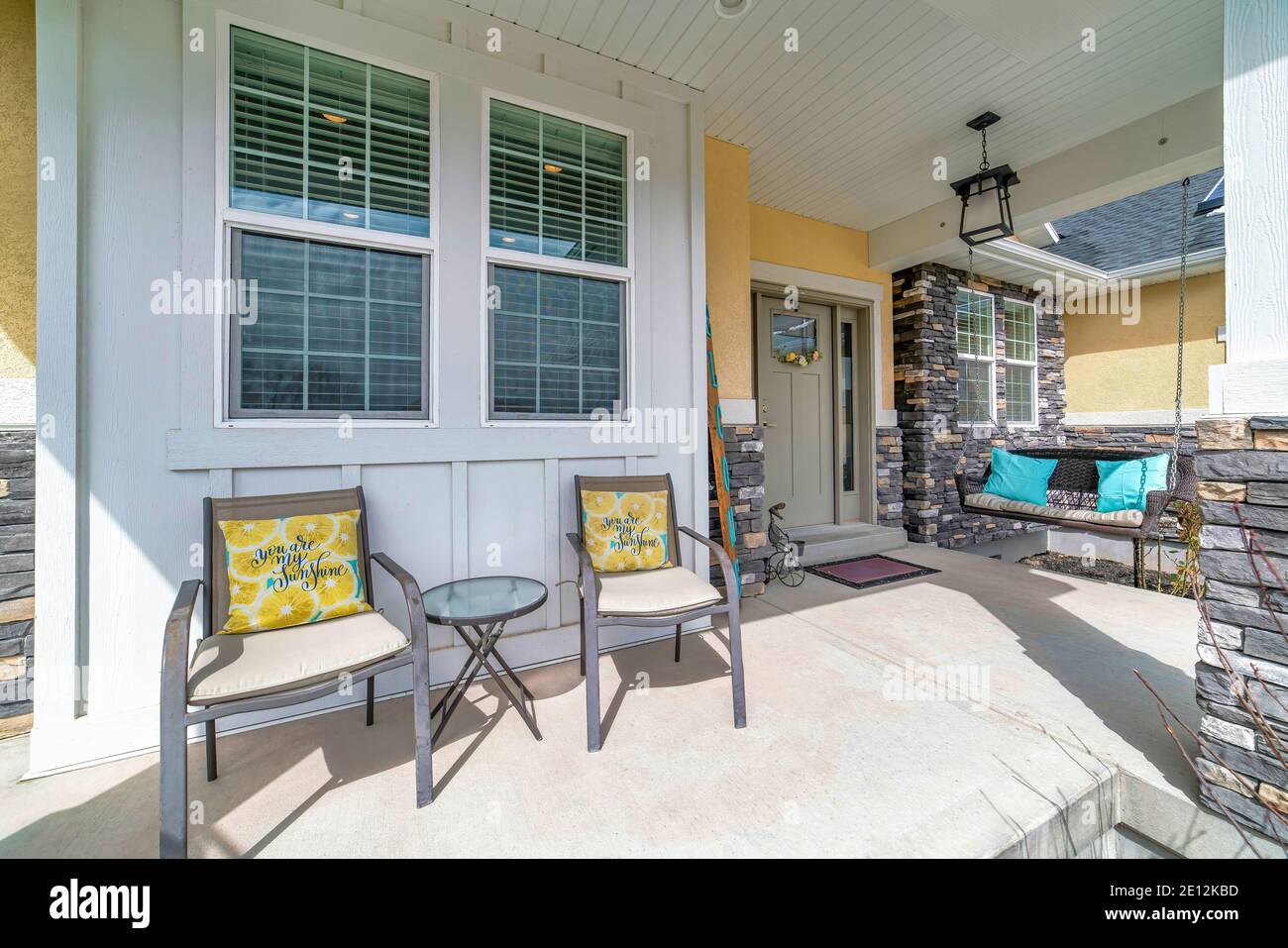 Open porch hi-res stock photography and images - Alamy