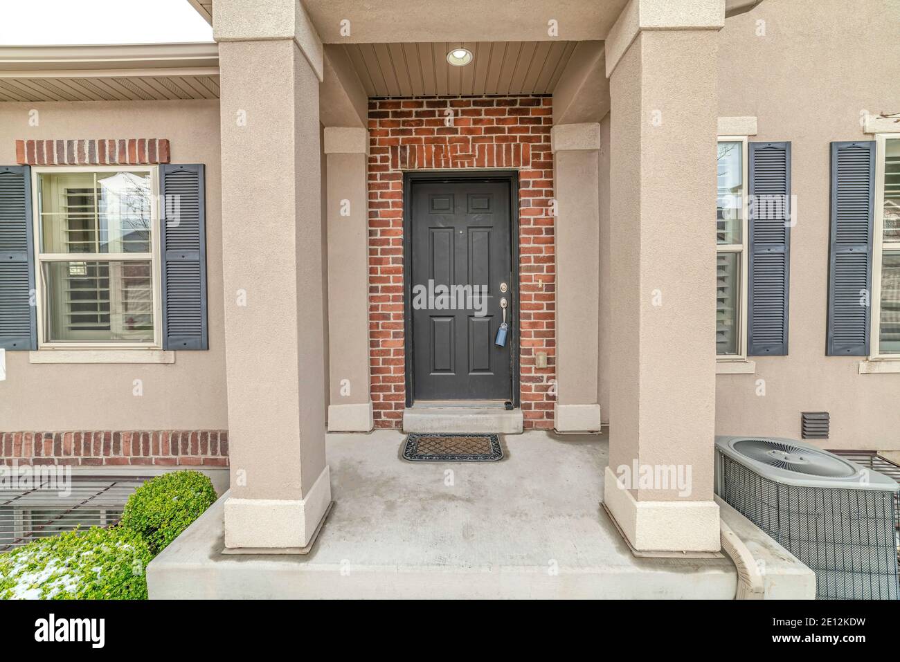 Brick portico hi-res stock photography and images - Alamy