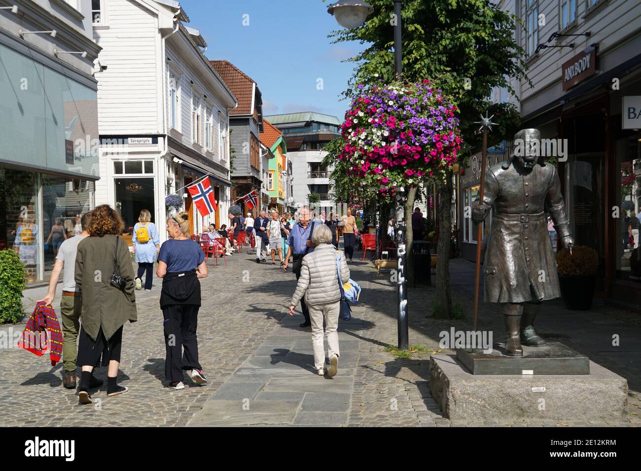 Pedestrian shopping street in stavanger hi-res stock photography and ...