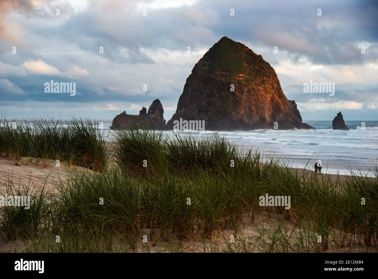 Cannon beach oregon art hi-res stock photography and images - Alamy