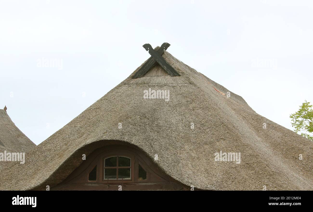 Traditional building method materials hi-res stock photography and ...