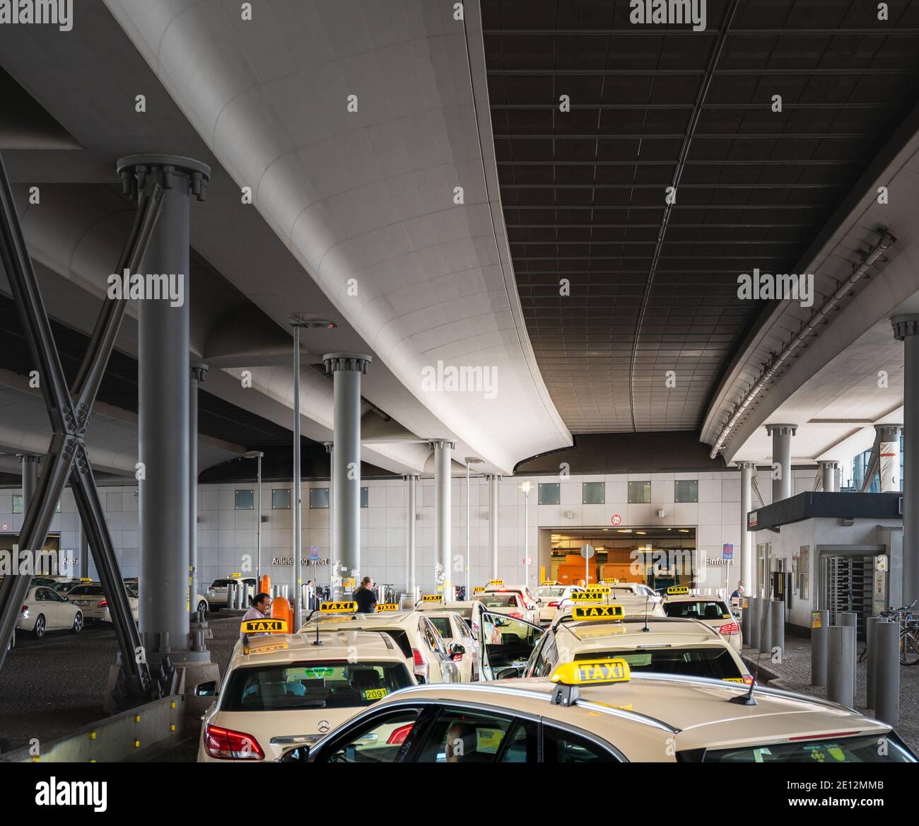 Waiting Area For Taxis At Berlin Central Station Stock Photo - Alamy