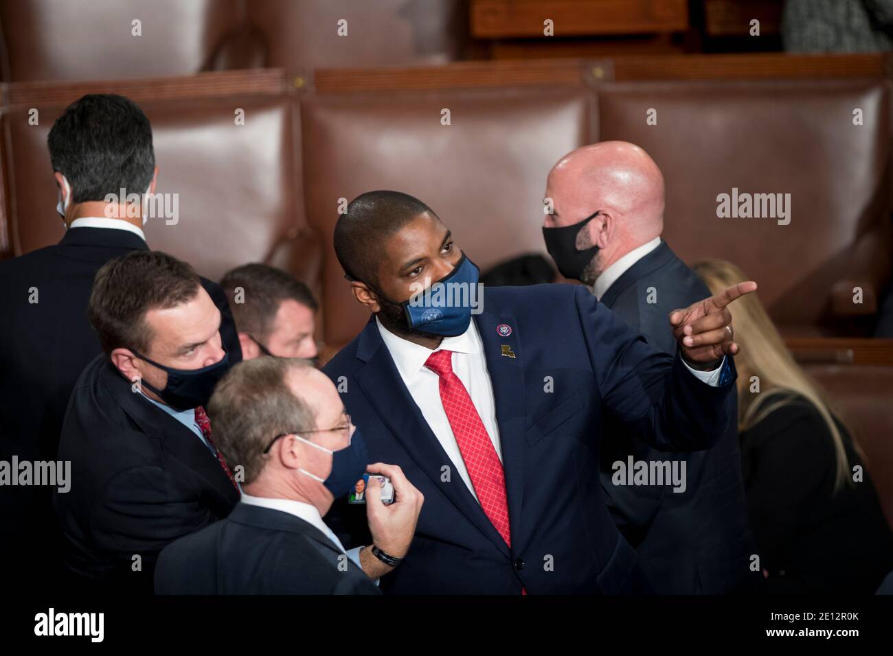 Members of the United States House of Representatives chat and take the ...