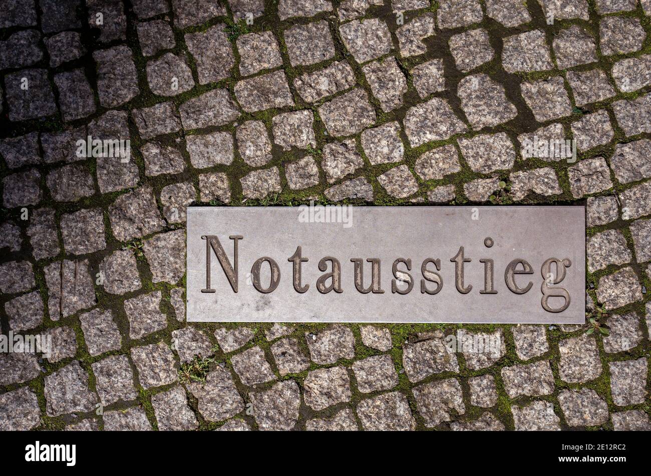 Ausgang exit sign hi-res stock photography and images - Alamy