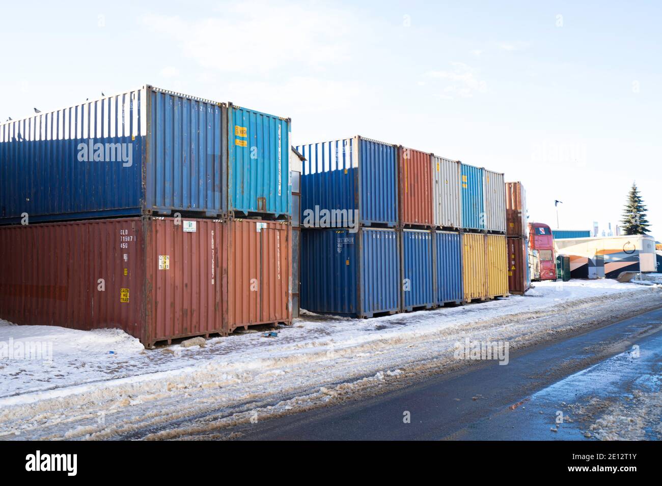 Pile of shipping containers hi-res stock photography and images - Alamy