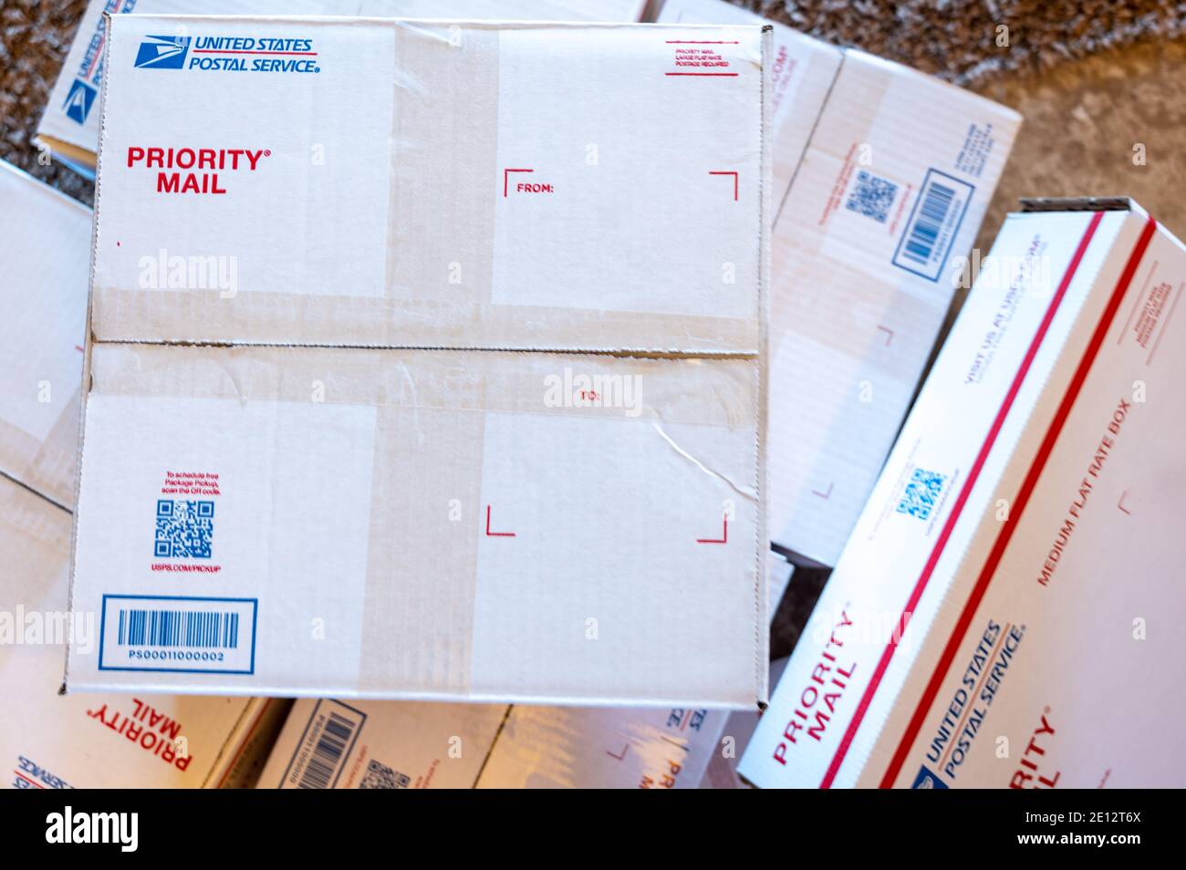 Usps mail packaging hi-res stock photography and images - Alamy