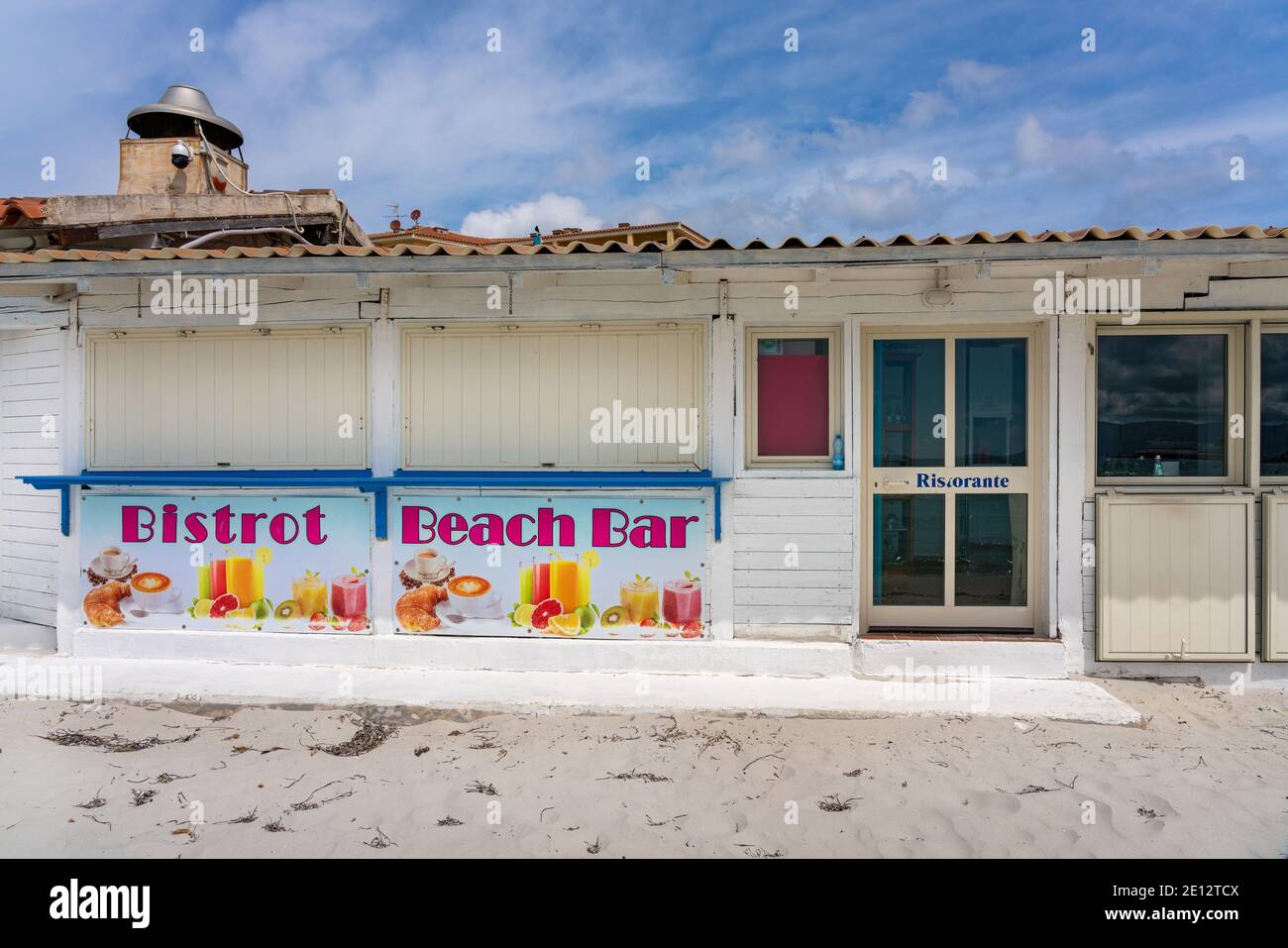 Sea food shack on beach hi-res stock photography and images - Alamy