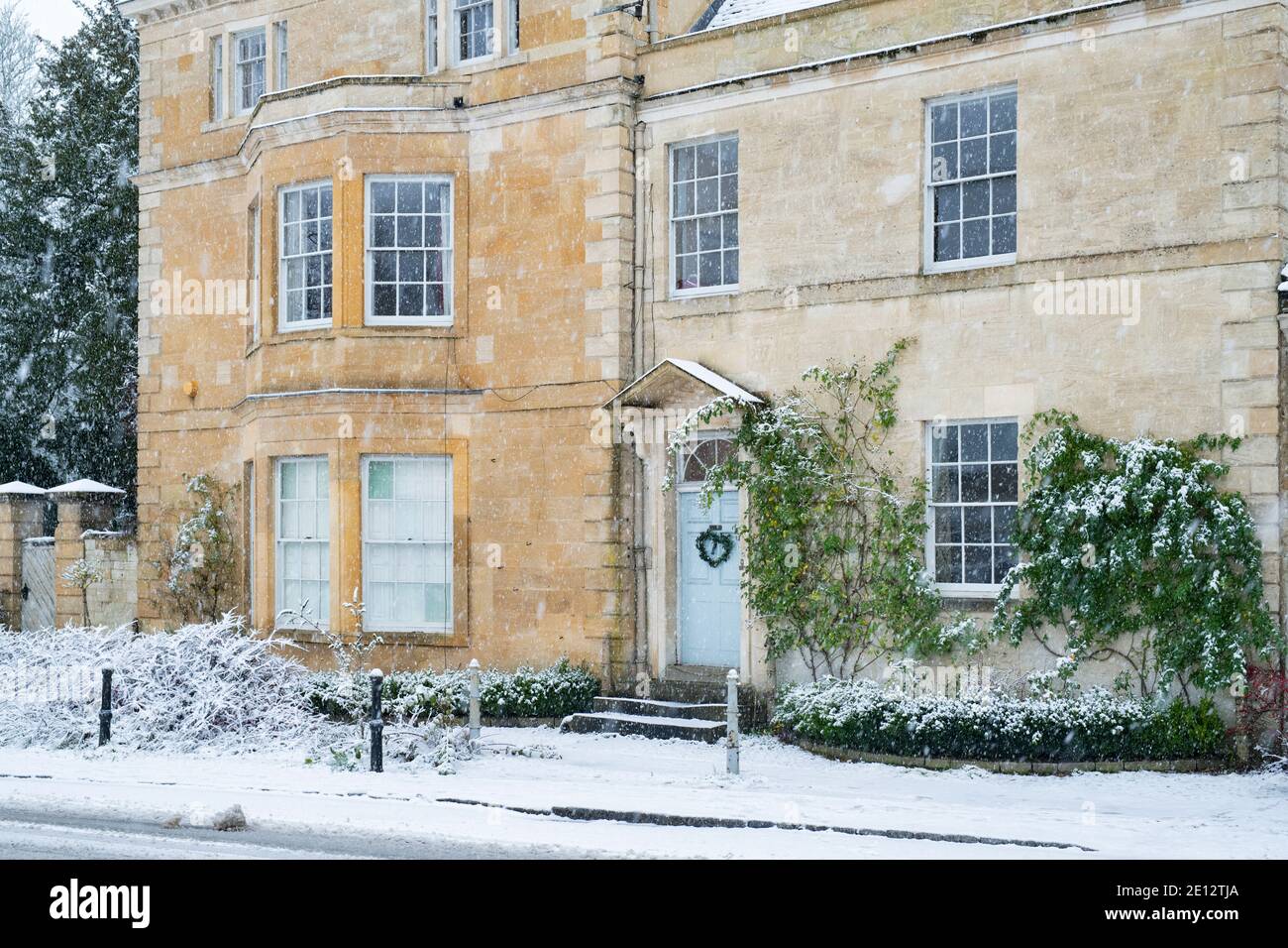 Cold town house hi-res stock photography and images - Alamy