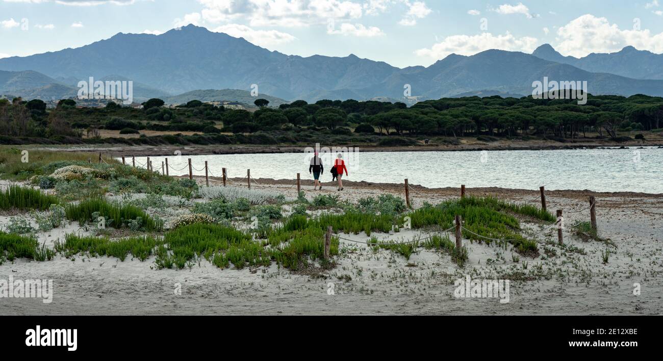 Beach walk vacationer hi-res stock photography and images - Alamy