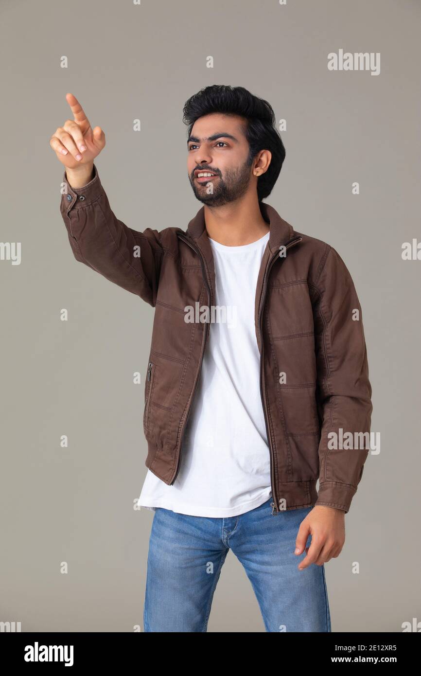 Man standing and pointing hi-res stock photography and images - Alamy