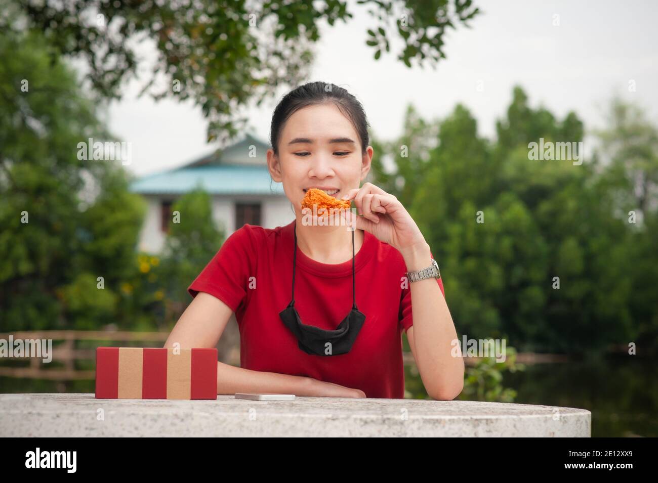 Asian woman eating fried chicken hi-res stock photography and images ...