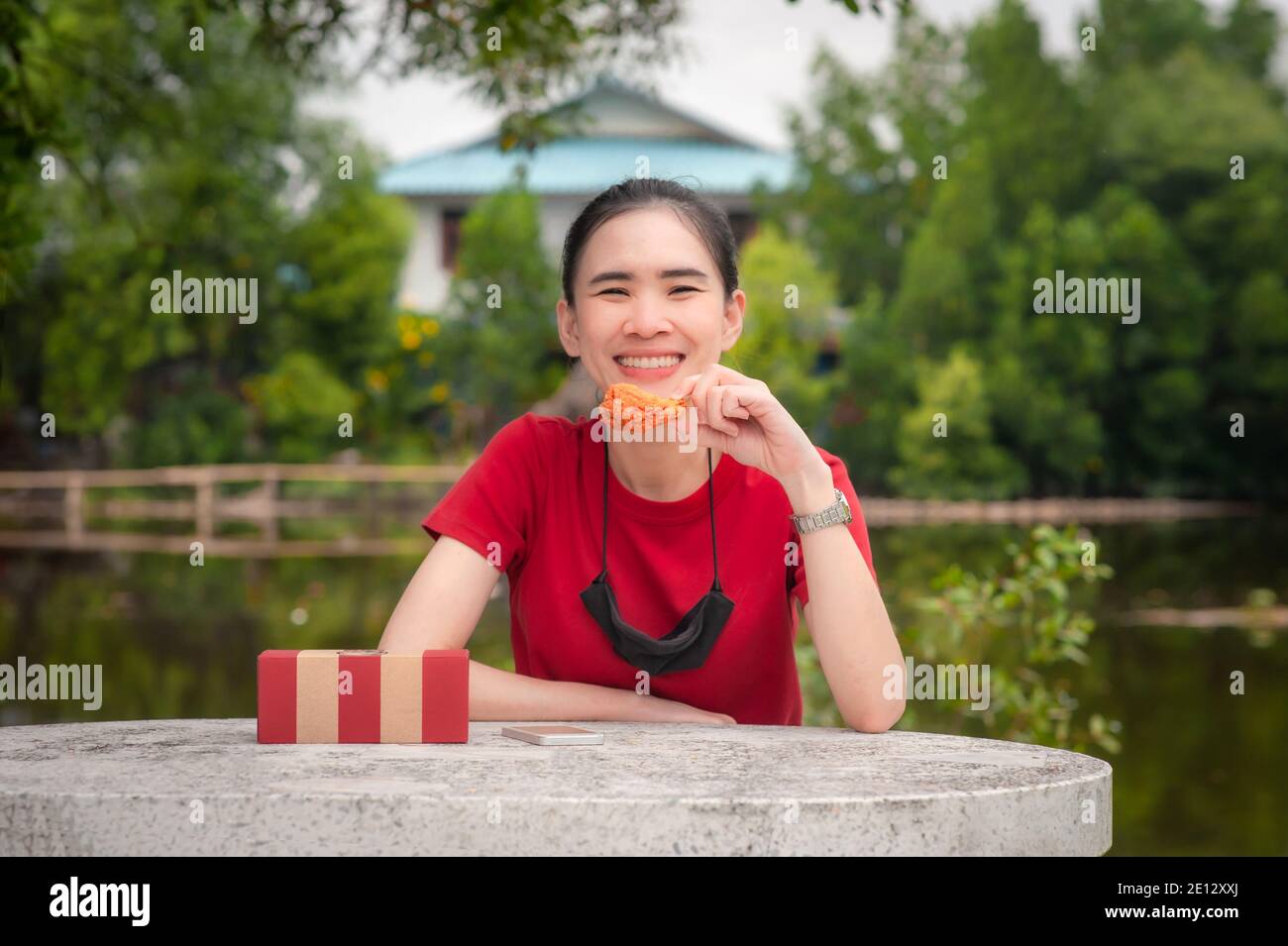 Asian woman eating fried chicken hi-res stock photography and images ...