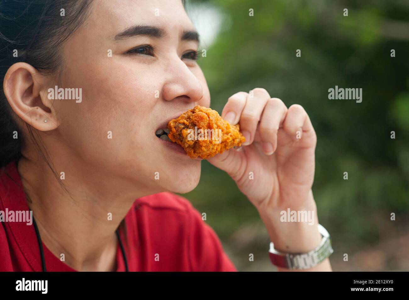 Fried chicken home woman hi-res stock photography and images - Alamy