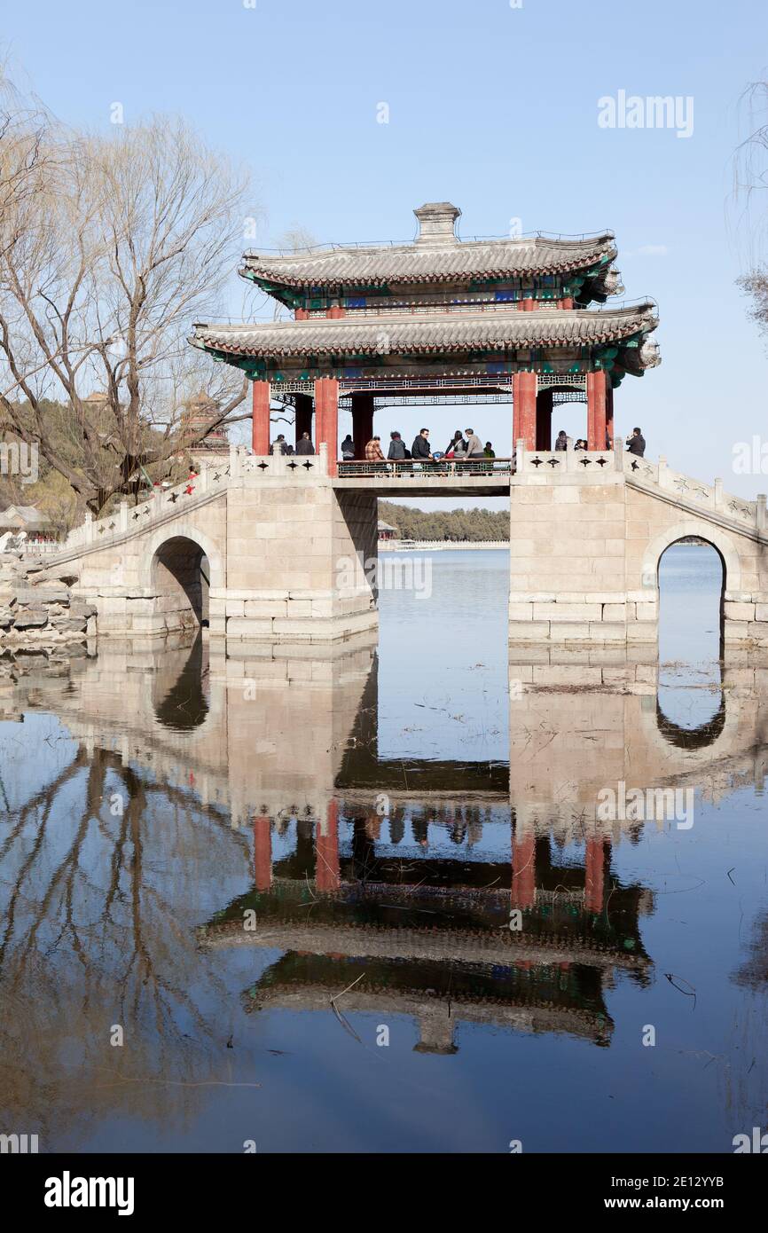Beijing, China : Bridge of Pastoral Poems and visitors at the Summer ...