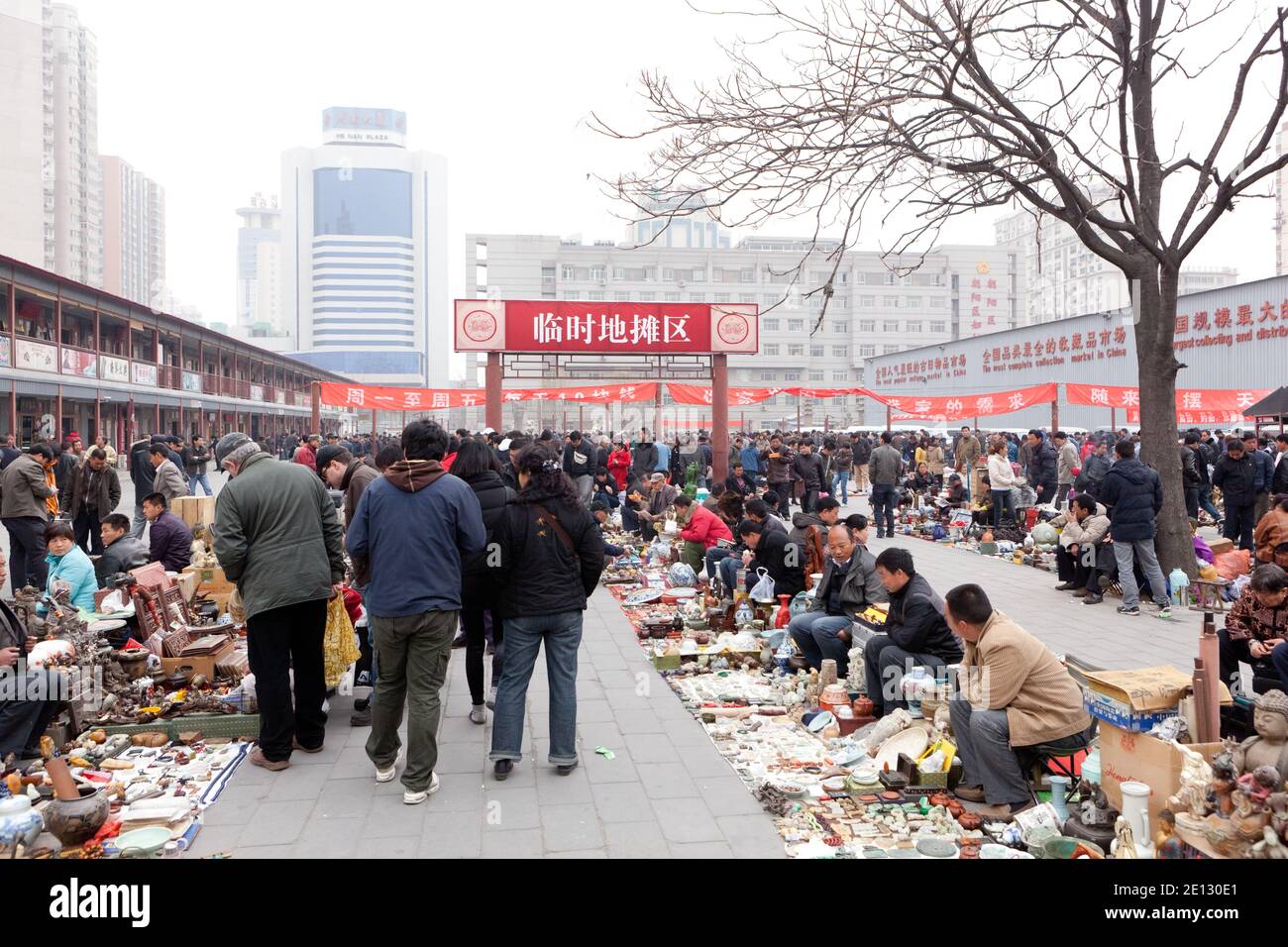 Beijing, China : The Panjiayuan Antique Market Stock Photo - Alamy