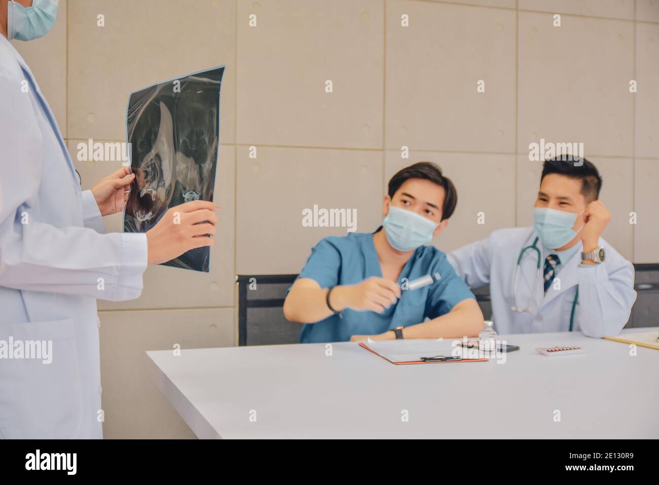 Team doctors are planning the treatment of major surgery for the ...