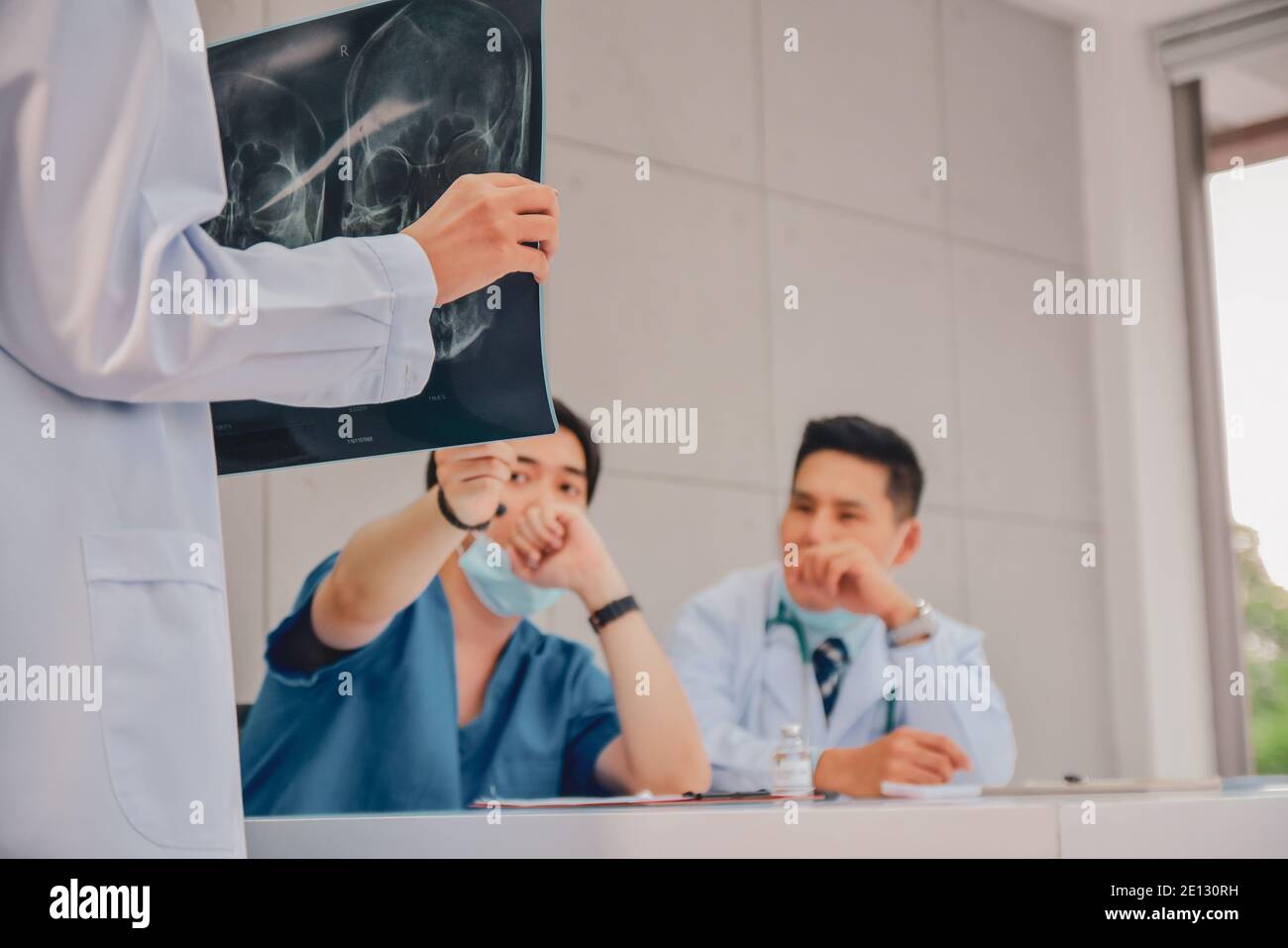 Team doctors are planning the treatment of major surgery for the ...