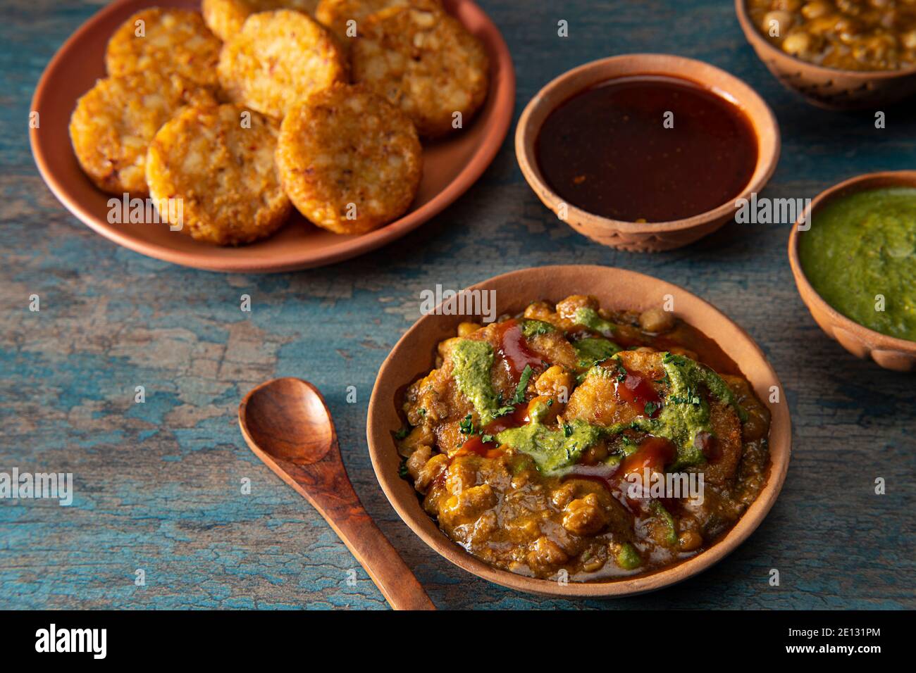 PINDI CHOLE CURRY SERVED WITH ALOO TIKKI AND CHUTNEY Stock Photo - Alamy