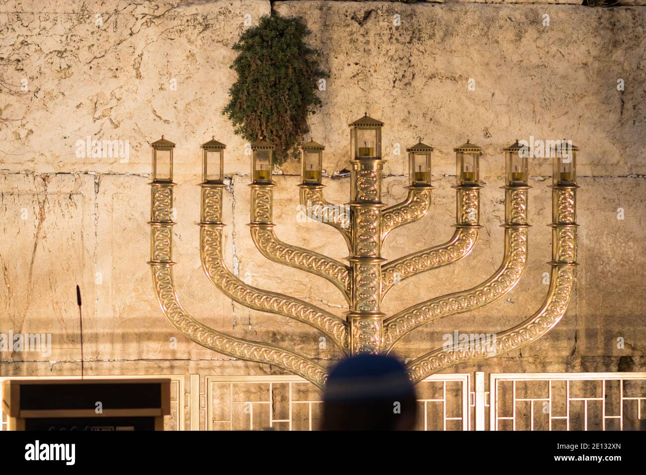 Menorah sculpture jerusalem hi-res stock photography and images - Alamy