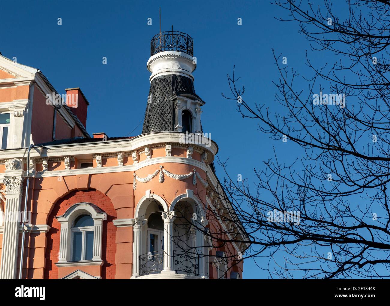 House with the crown hi-res stock photography and images - Alamy