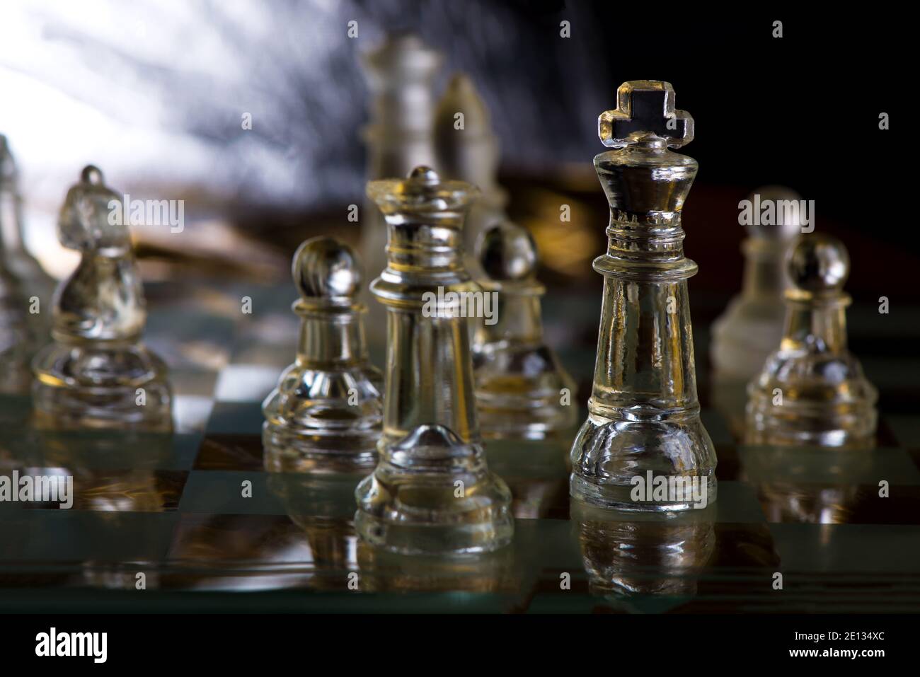 Glass chess board chess pieces hi-res stock photography and images - Alamy