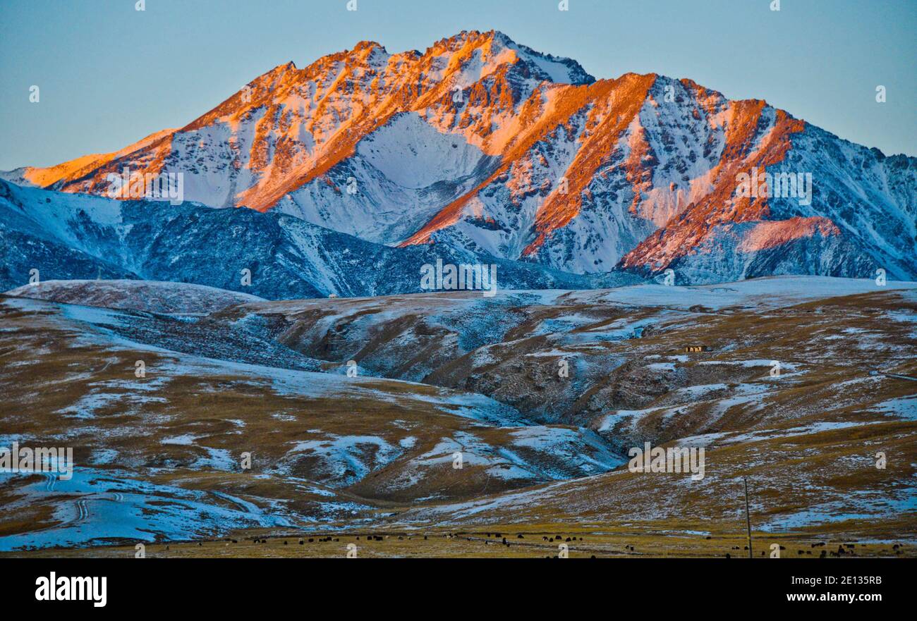 Zhangye, Zhangye, China. 4th Jan, 2021. Gansu, CHINA-When the first ray ...