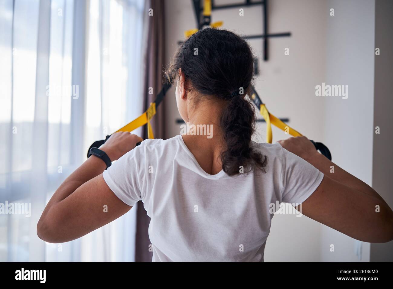 Experienced athletic female performing a row exercise Stock Photo - Alamy