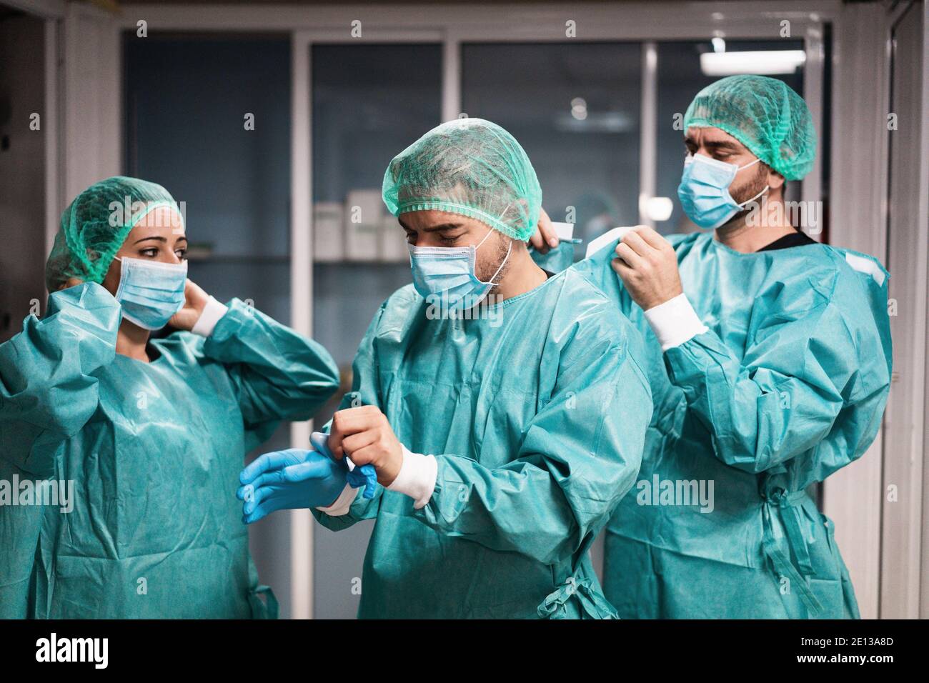 Woman getting dressed for work hi-res stock photography and images - Alamy