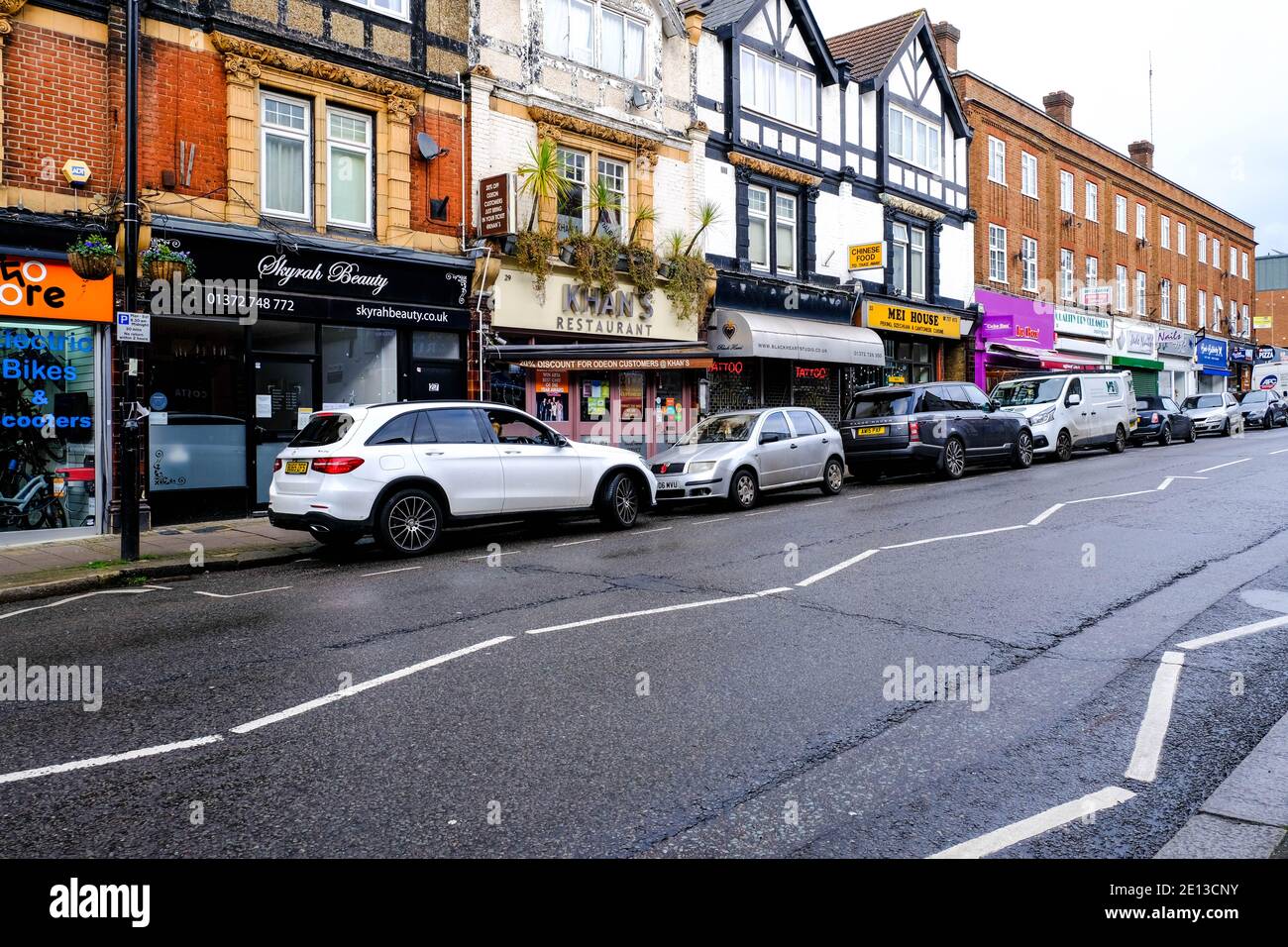 Empty road with no vehicles hi-res stock photography and images - Alamy