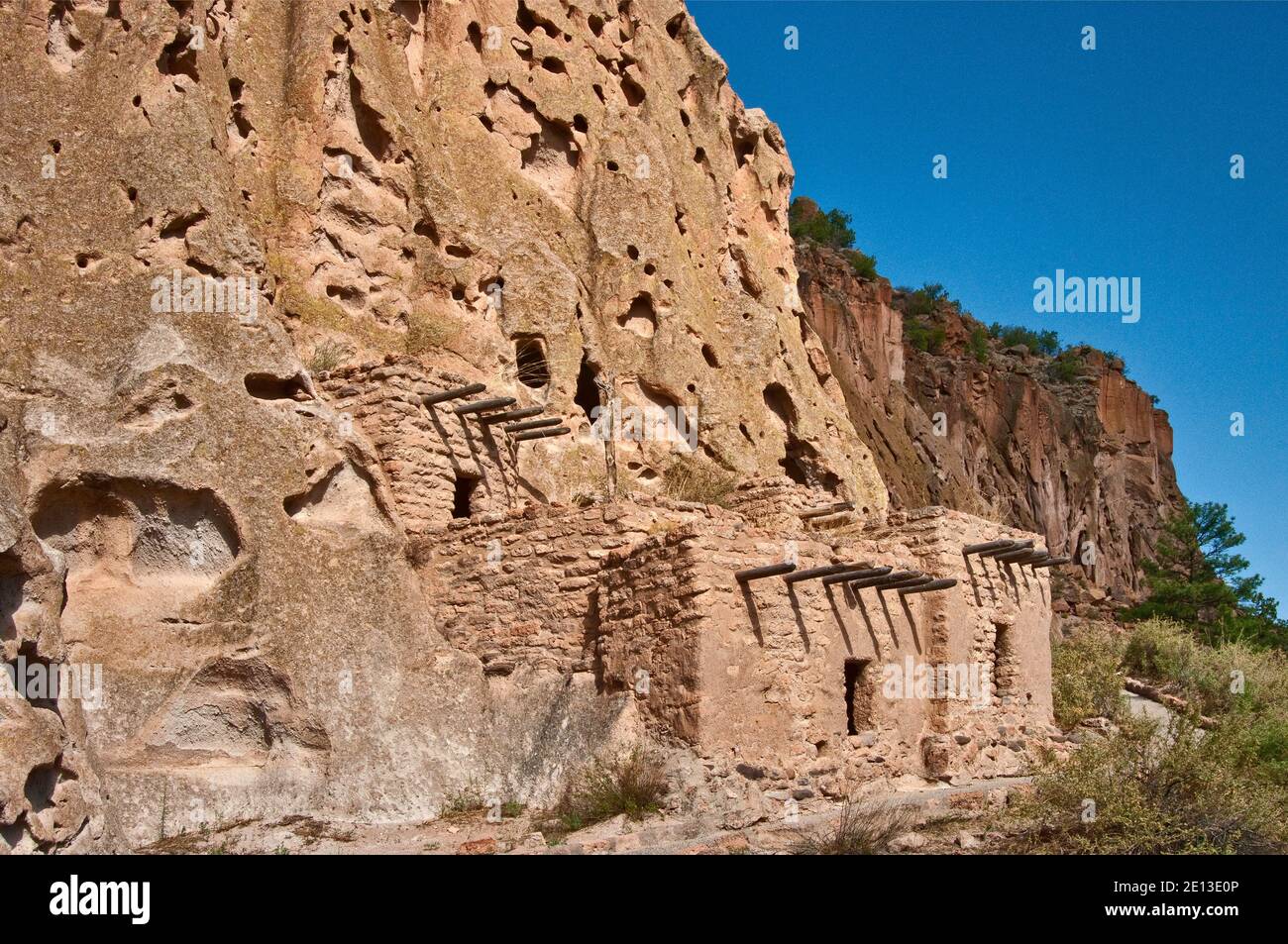 Ancestral pueblo cave dwellings in hi-res stock photography and images ...