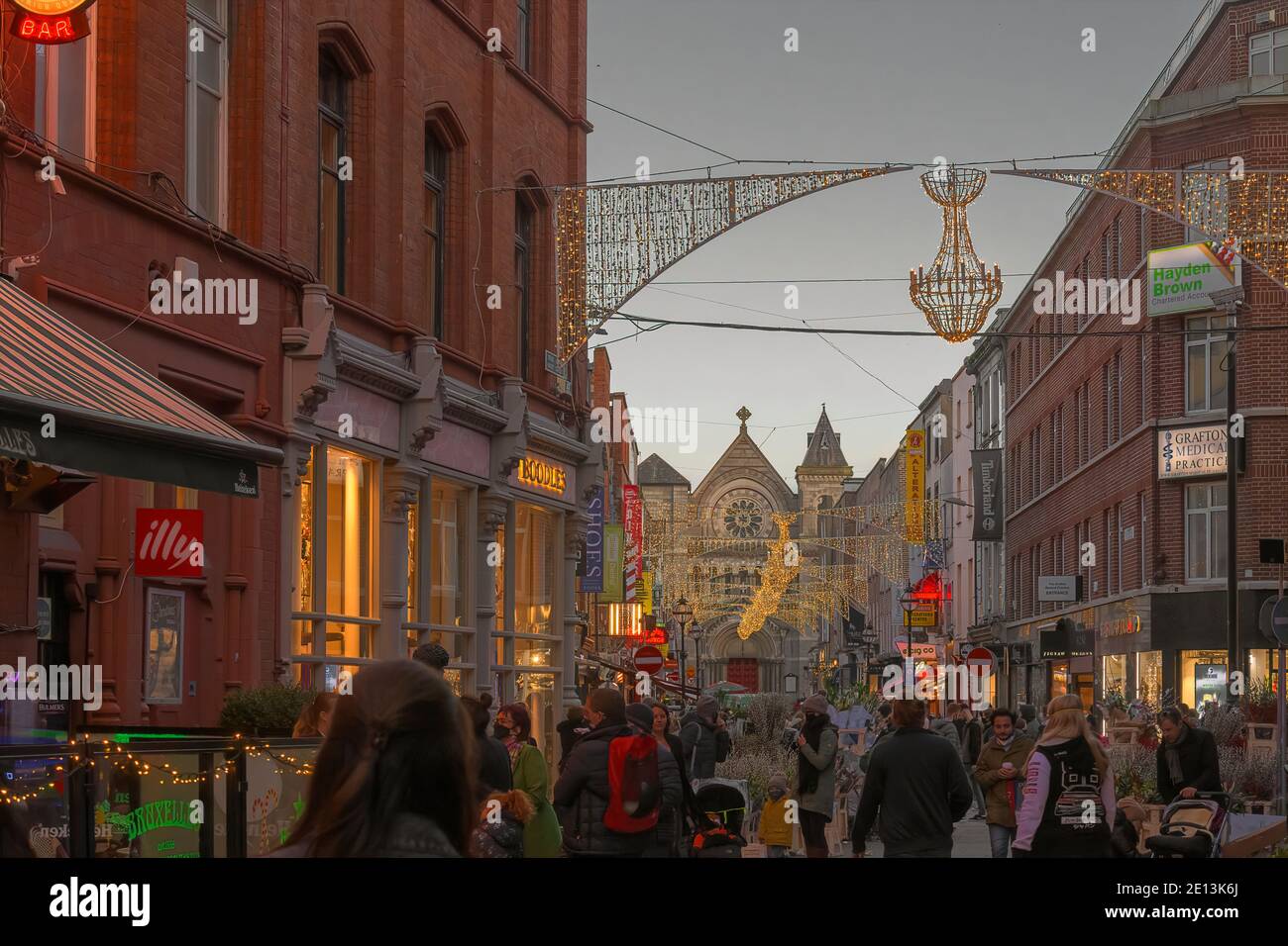 Irish shoppers hi-res stock photography and images - Alamy