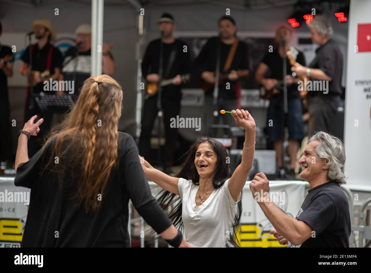 Roma gypsy gypsies family hi-res stock photography and images - Alamy