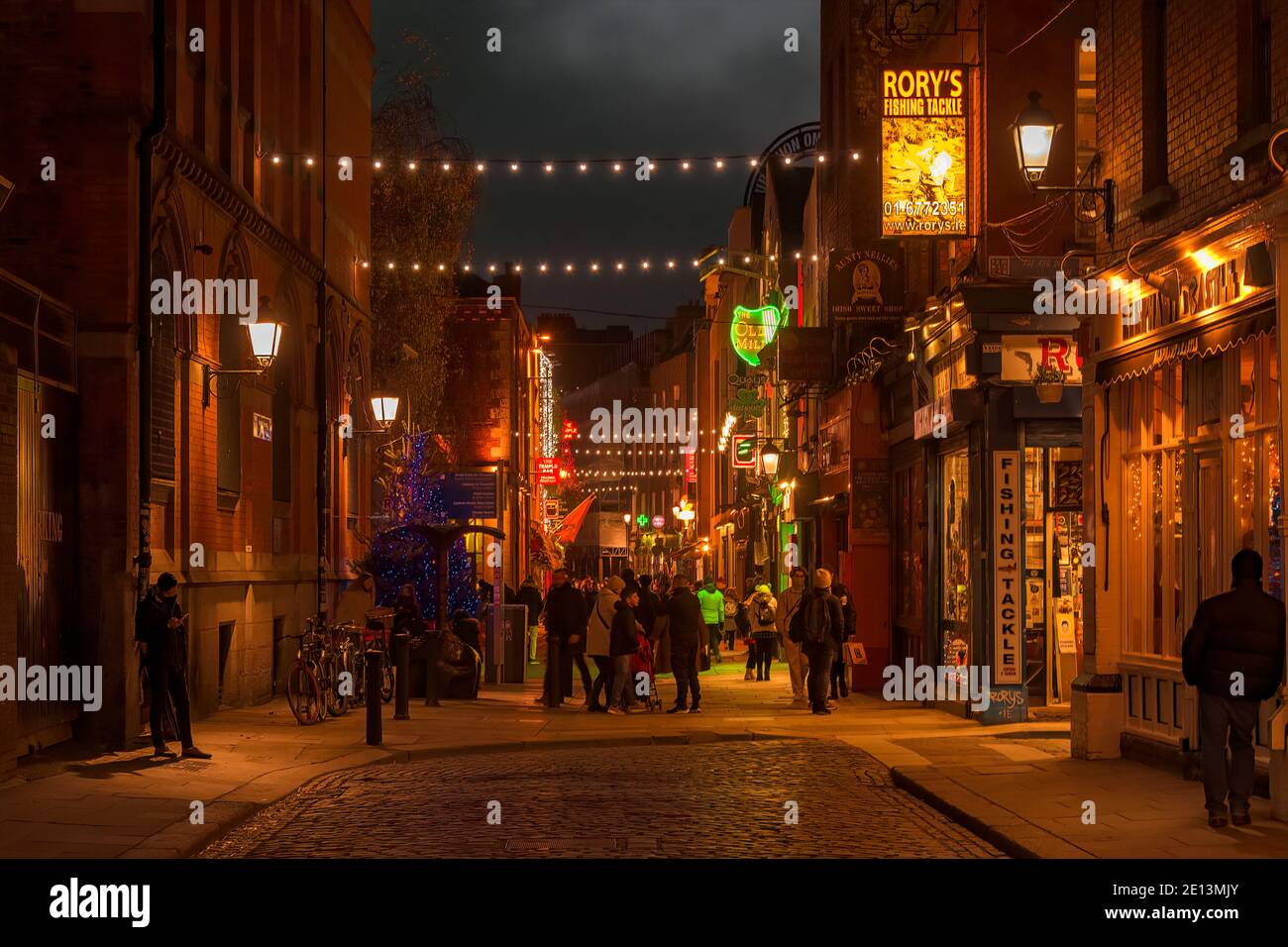 Temple bar at night. Dublin City centre. Ireland Stock Photo - Alamy