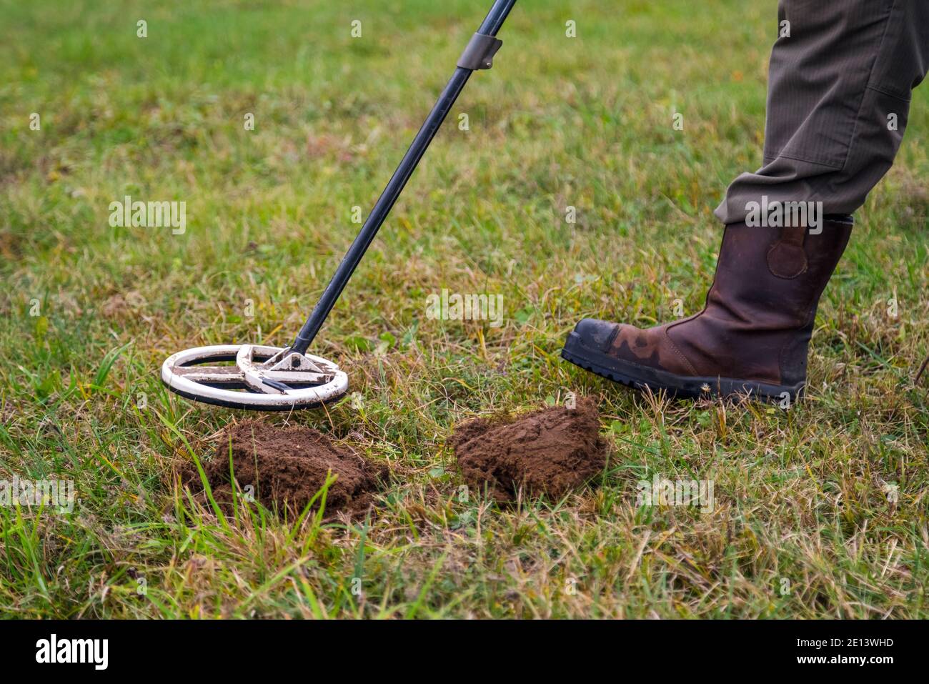 Finding hidden treasure hi-res stock photography and images - Alamy