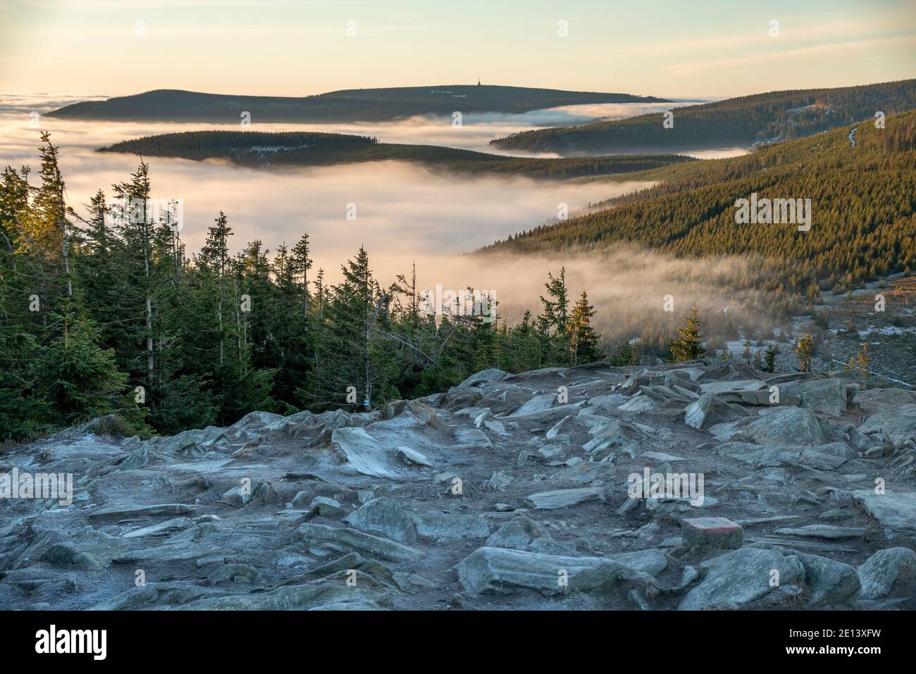 Peak stone table mountain hi-res stock photography and images - Alamy
