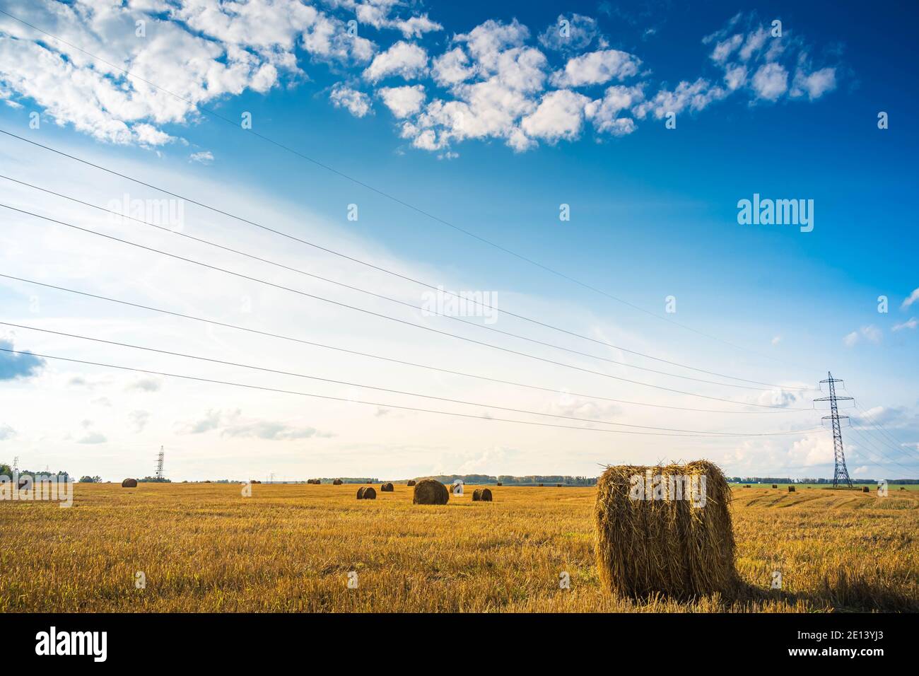 Yellow hay field haystack hi-res stock photography and images - Alamy