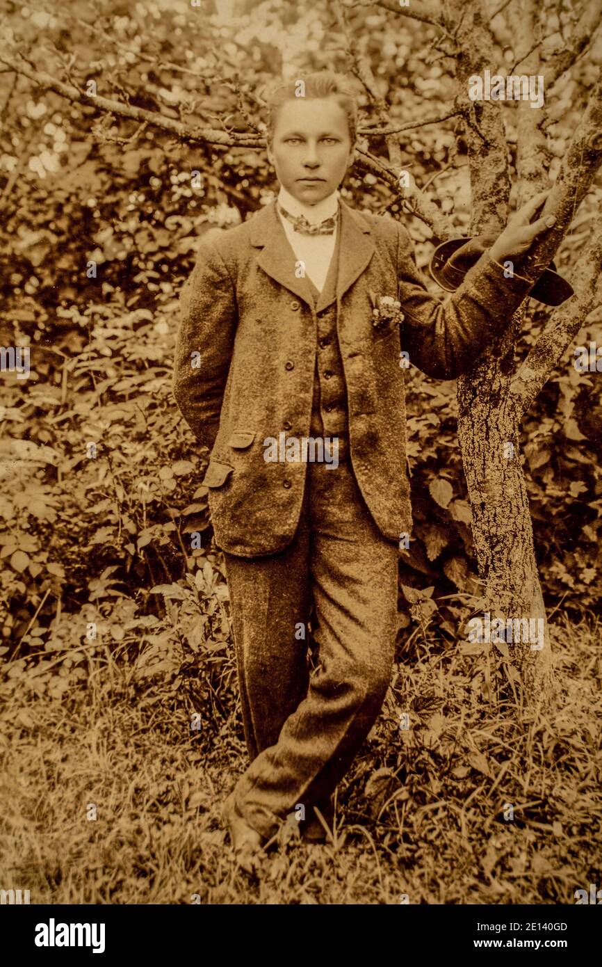 Edwardian Portraits Of Men