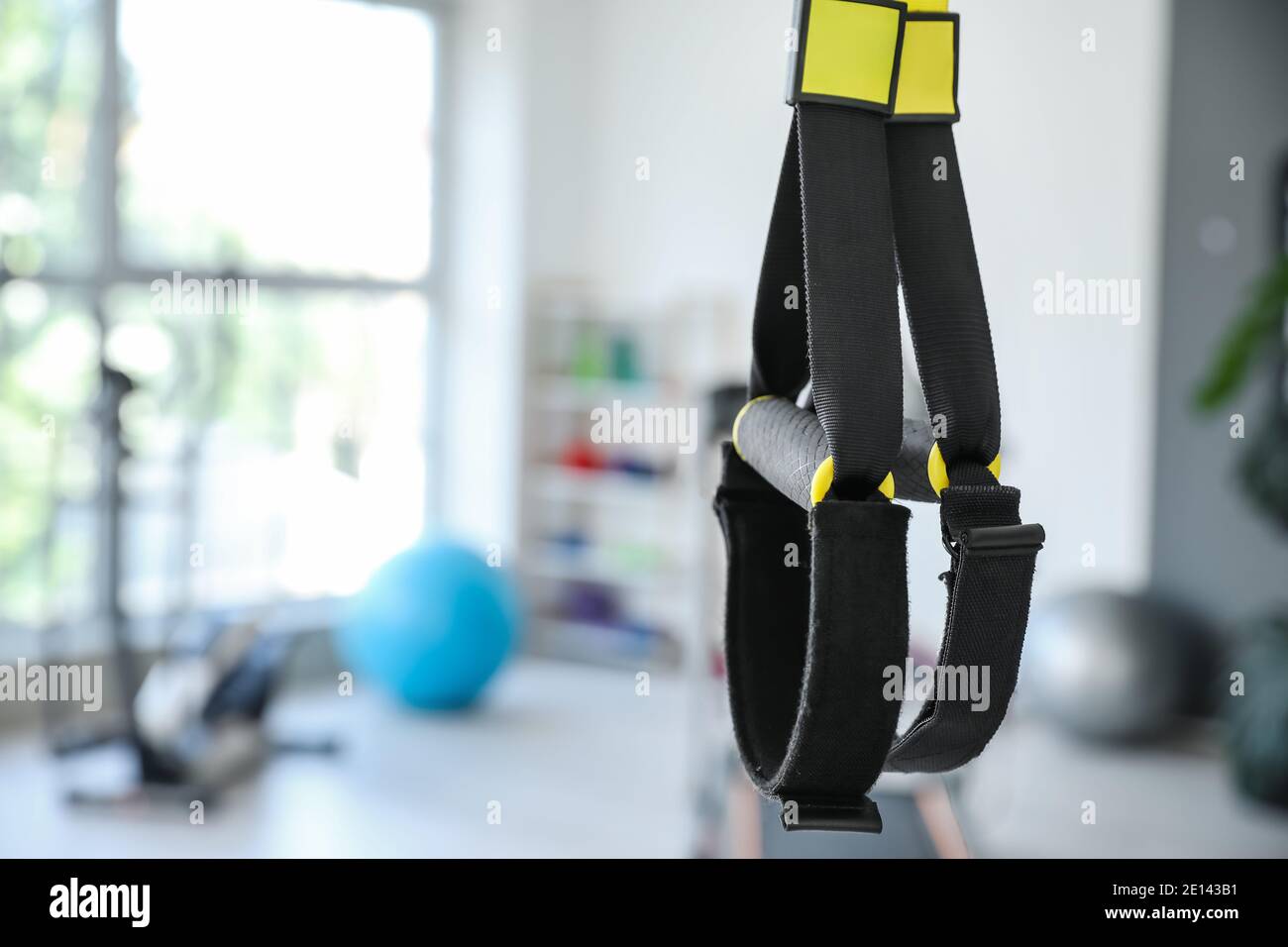 Heavy weight straps hi-res stock photography and images - Alamy